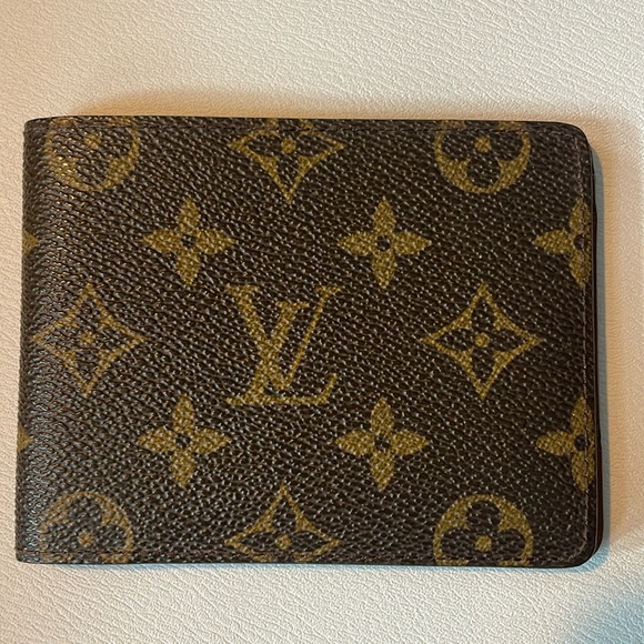 Louis Vuitton | Bags | Authentic Louis Vuitton Monogram Mens Wallet ...